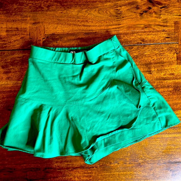 Zara | Shorts | Zara Green Ruffle Skork | Poshmark